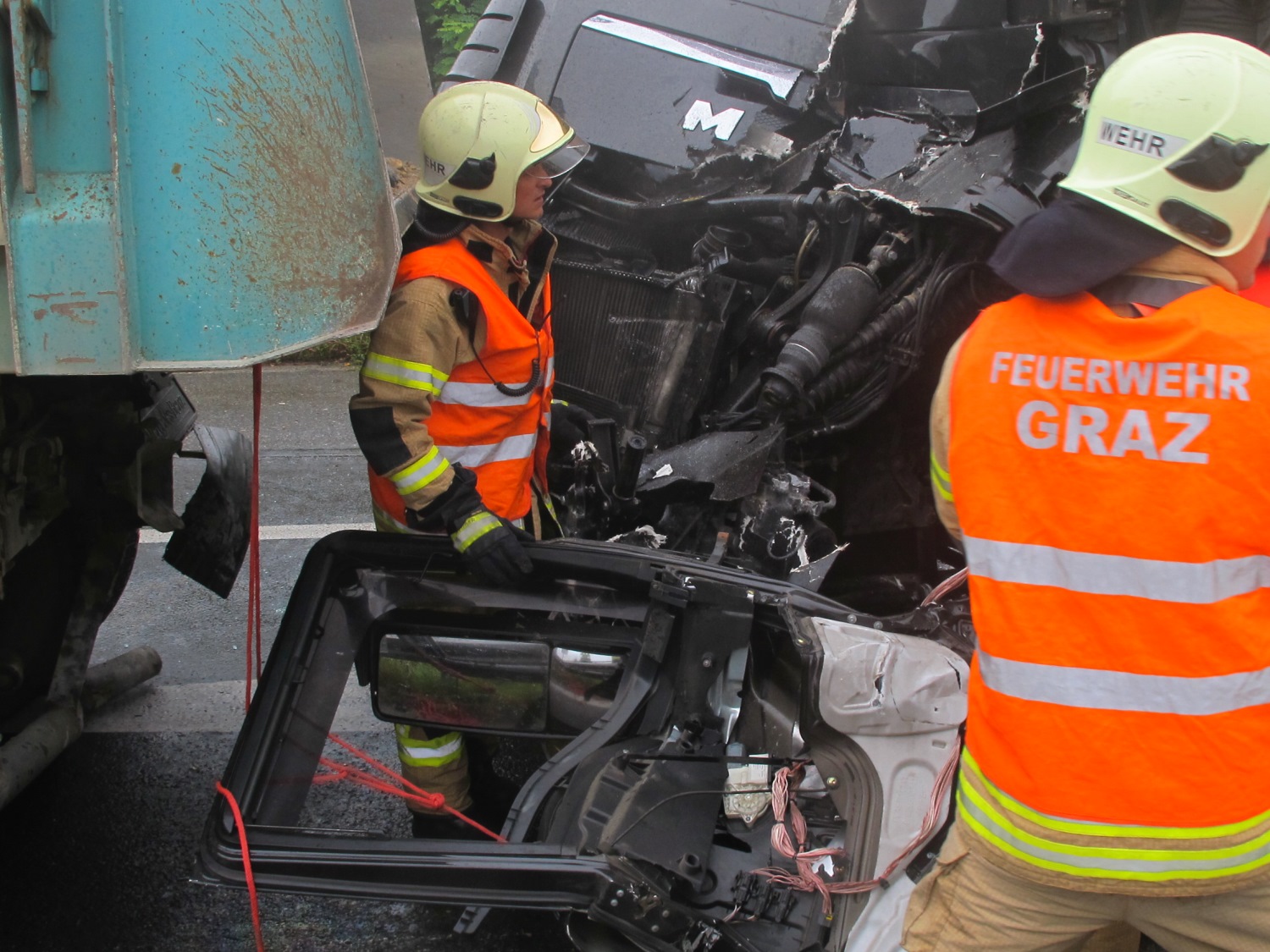 Verkehrsunfall Verteilerkreis Webling - Katastrophenschutz und Feuerwehr der Stadt Graz