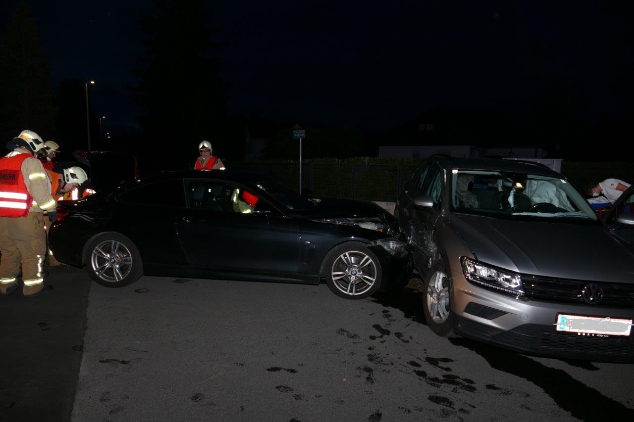 Verkehrsunfall in Graz - Katastrophenschutz und Feuerwehr der Stadt Graz