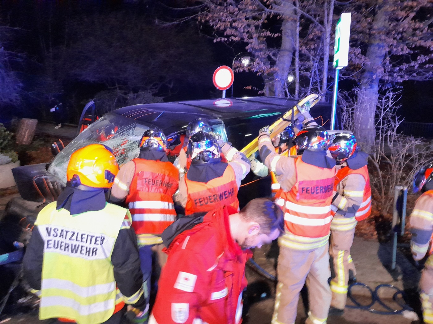 Verkehrsunfall mit Straßenbahn - Katastrophenschutz und Feuerwehr der Stadt Graz