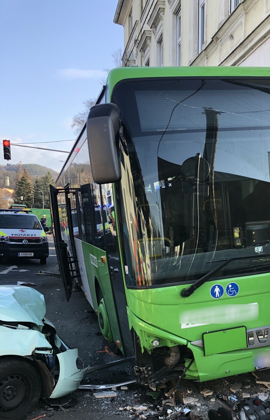 Folgenschwerer Unfall in Graz - Mariatrost - Katastrophenschutz und Feuerwehr der Stadt Graz