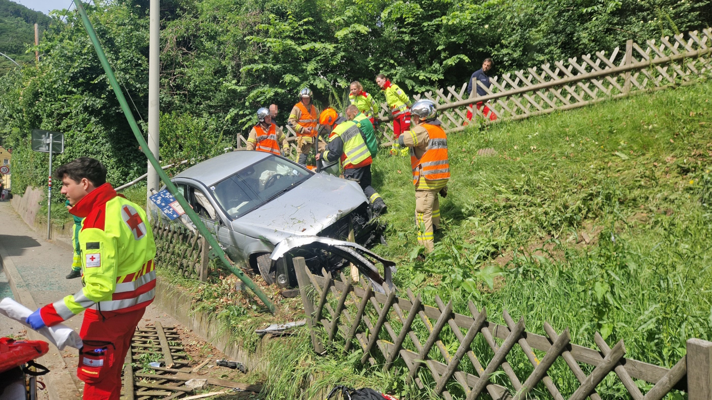 Abgestürzter PKW - Katastrophenschutz und Feuerwehr der Stadt Graz
